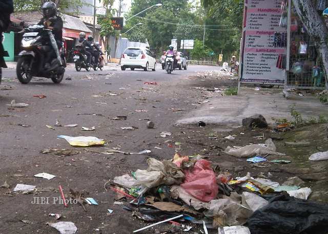 SAMPAH BERSERAKAN - Solopos.com | Panduan Informasi dan Inspirasi SAMPAH BERSERAKAN - Solopos.com | Panduan Informasi dan Inspirasi