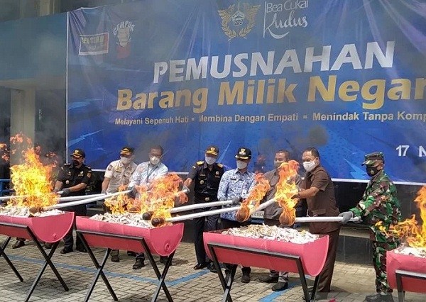Jutaan Batang Rokok Ilegal Seberat 8 Ton Dimusnahkan KPPBC Kudus - Solopos.com | Panduan ...