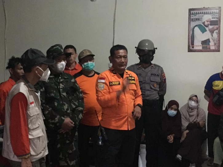 Tim Sar Temukan Barang Milik Korban Talut Longsor Di Karanganyar